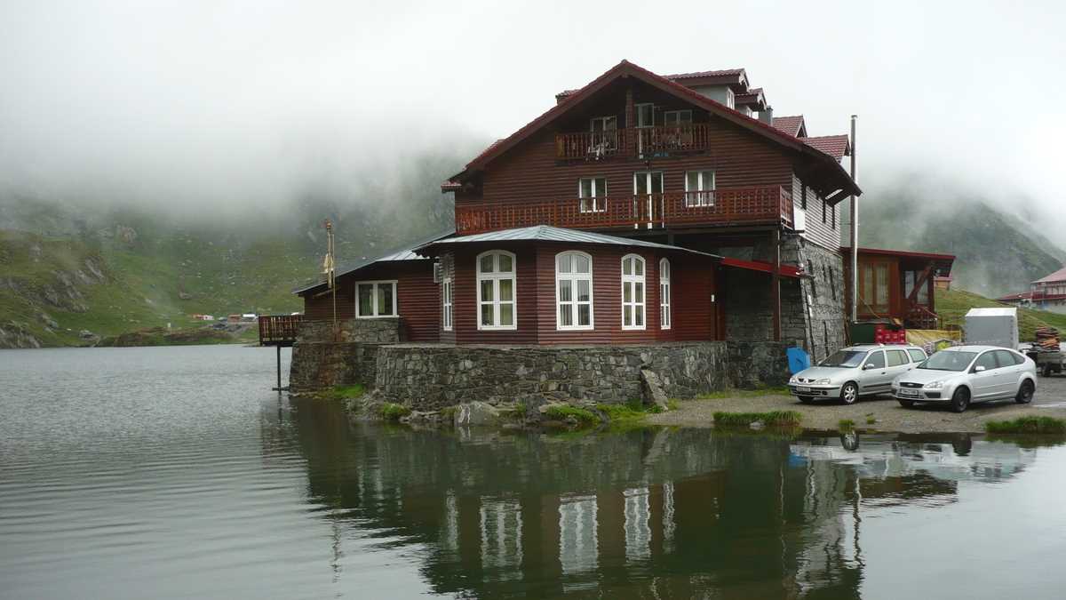 Spații de cazare la mare înălțime. Cabana Bîlea Lac - Ora de Turism